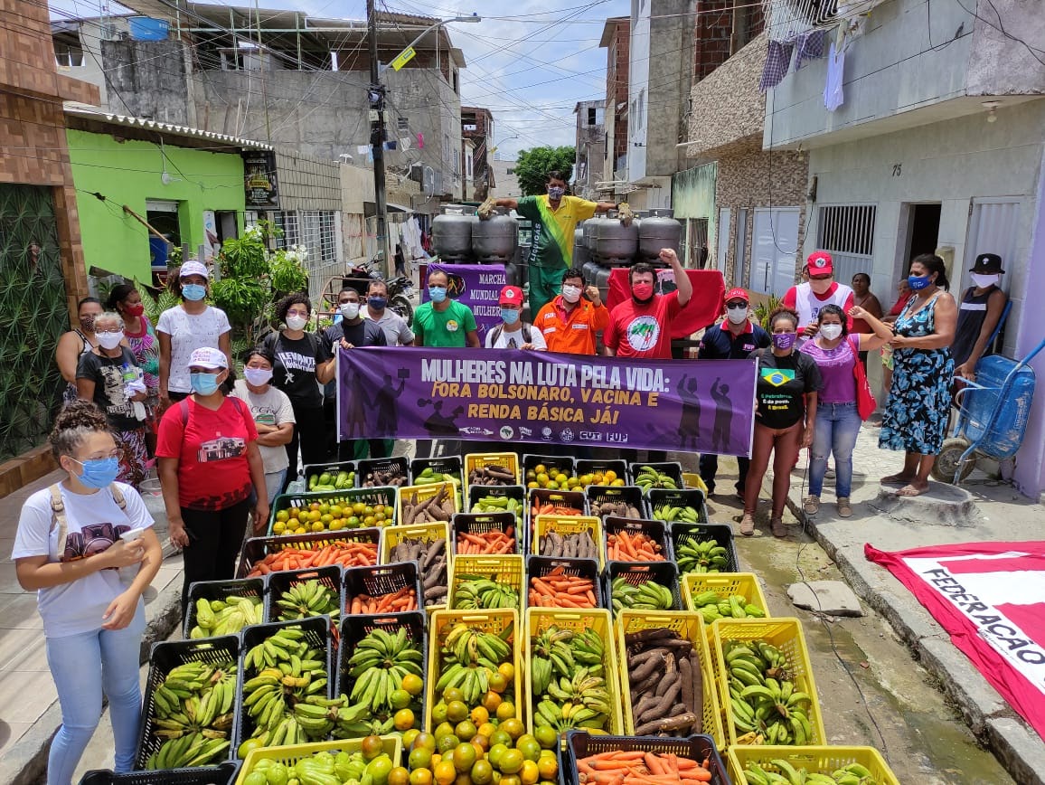 1,5 toneladas de alimentos e 50 botijões de gás são doados em Recife - MST