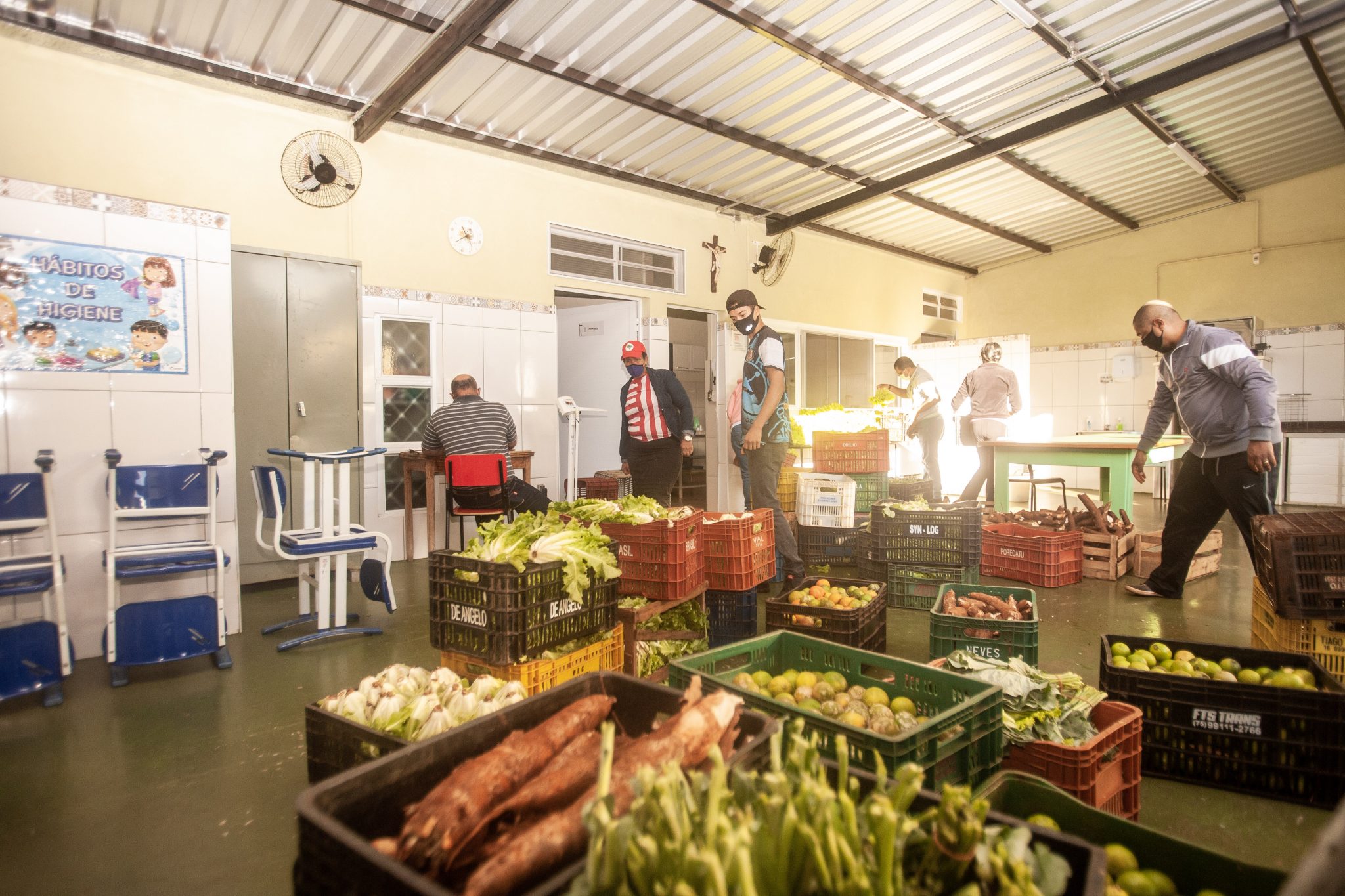 COMATER entrega mais de uma tonelada de alimentos - MST