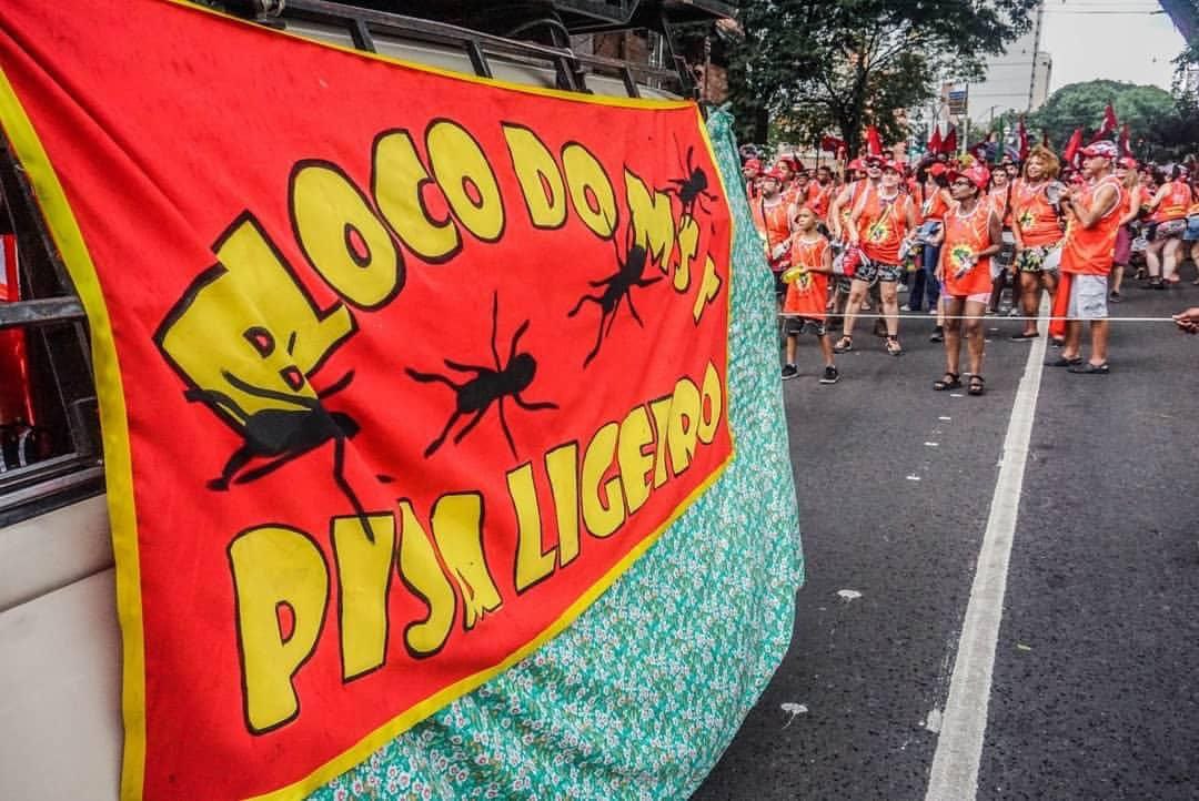 Bloco De Carnaval Do Mst Pisa Ligeiro Ocupa As Ruas De Juiz De Fora Mst